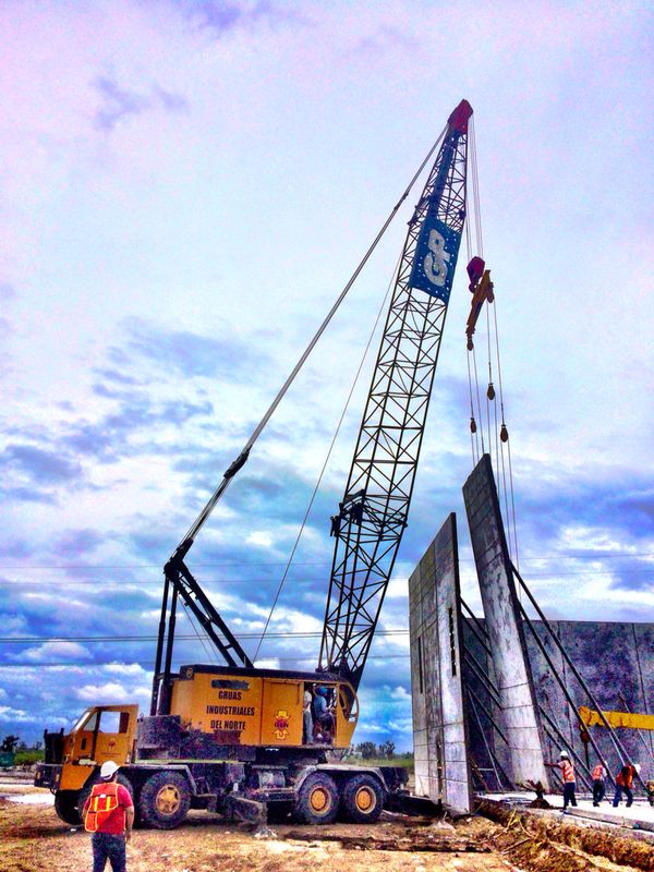 Grúas estructurales 90 a 300 tons hasta 100 mts de altura