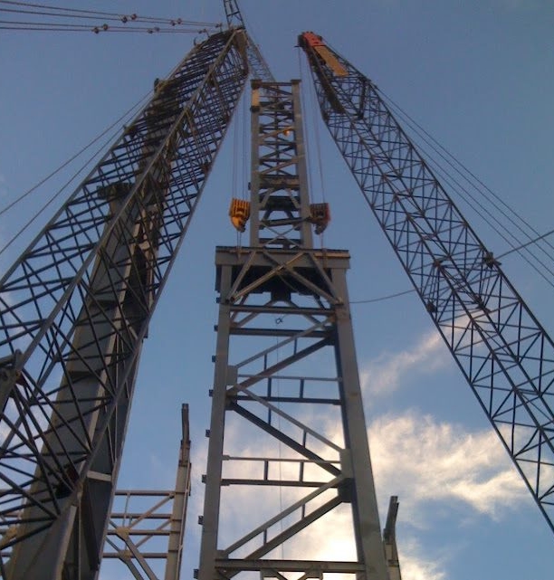 Grúas estructurales 90 a 300 tons hasta 100 mts de altura